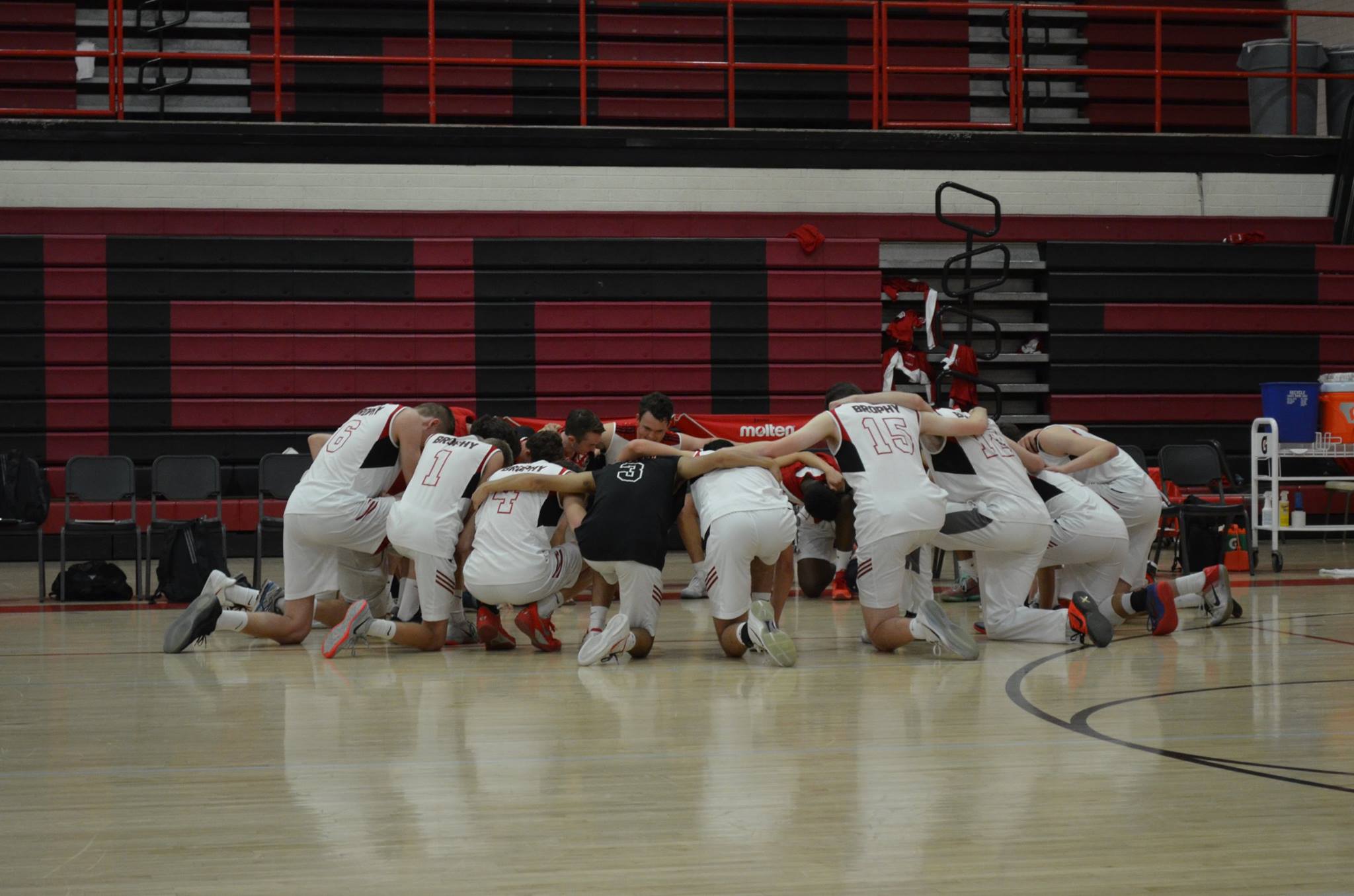 Volleyball looks to succeed using teamwork over talent – Brophy Roundup